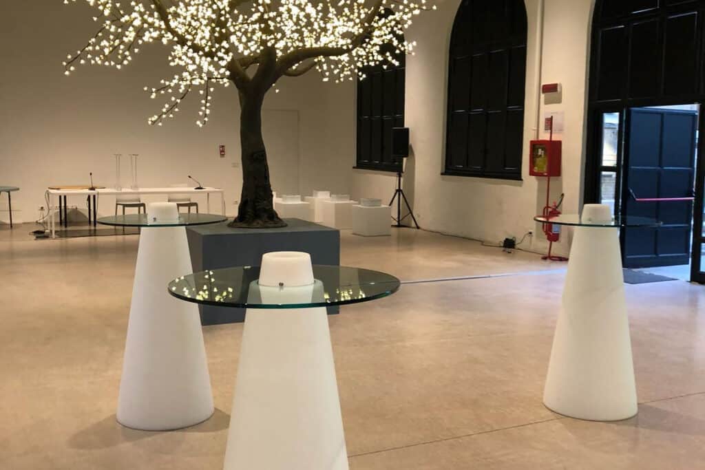 Noleggio tavoli e tavolini per eventi